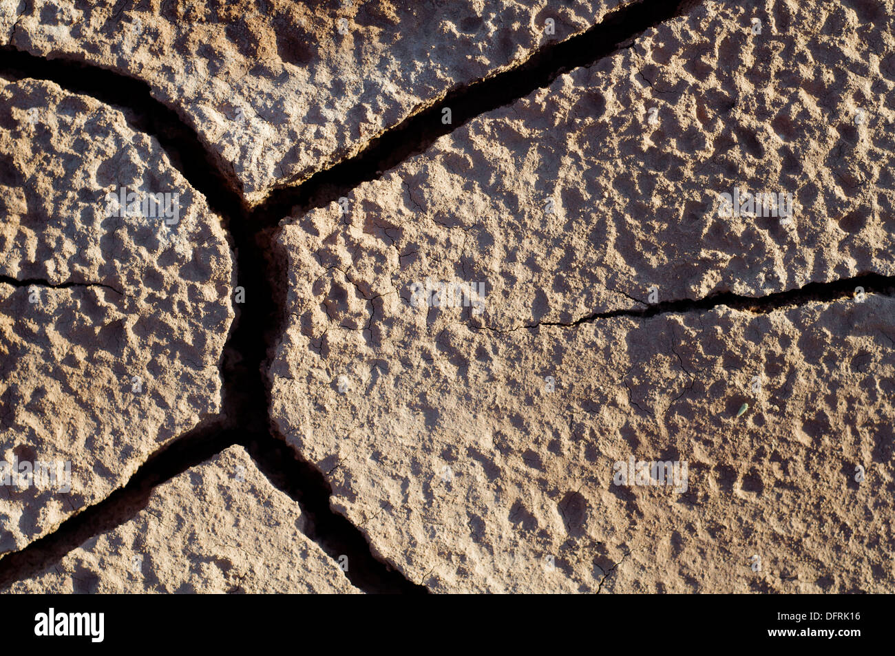Backdrop of cracks in mud hi-res stock photography and images - Alamy