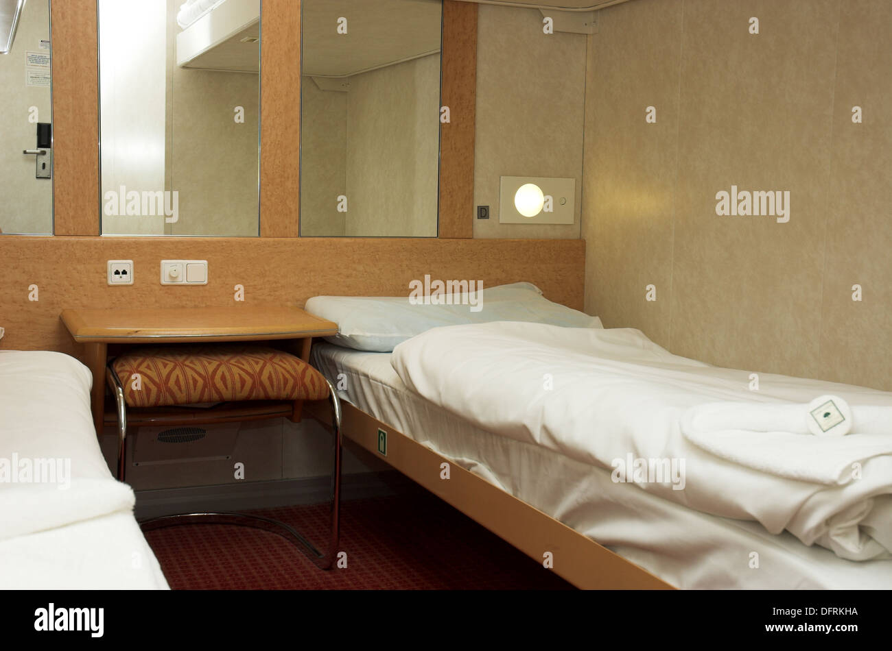 Bunk bed ship hi-res stock photography and images - Alamy