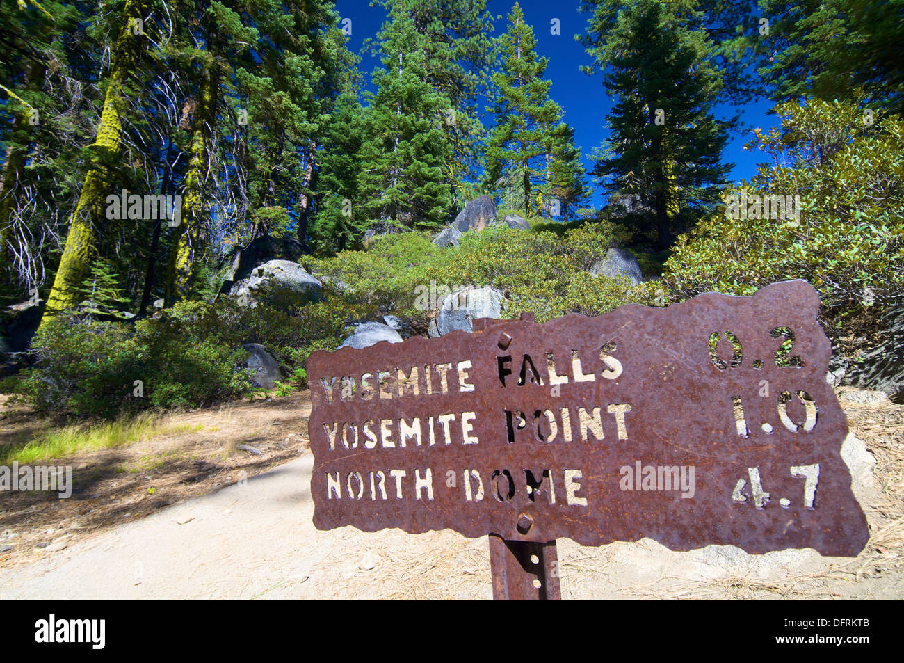 Yosemite hiking trail sign hi-res stock photography and images - Alamy