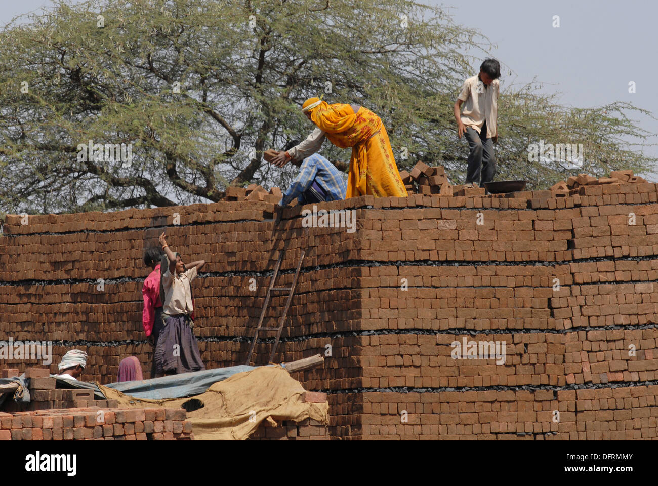 Layers of bricks hi-res stock photography and images - Alamy