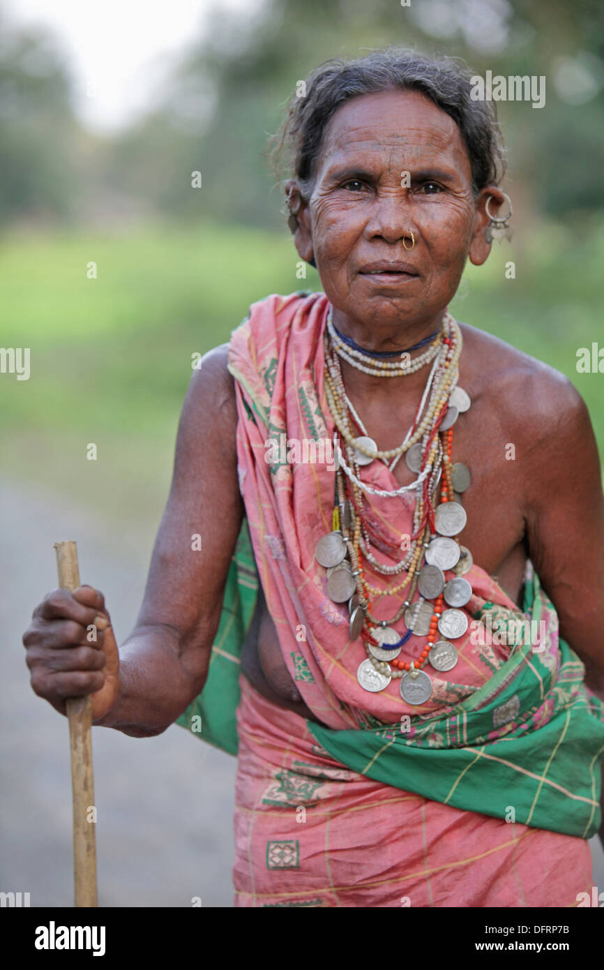 Close up of a Madia tribe woman, Bhamragad, Maharashtra, India Stock ...