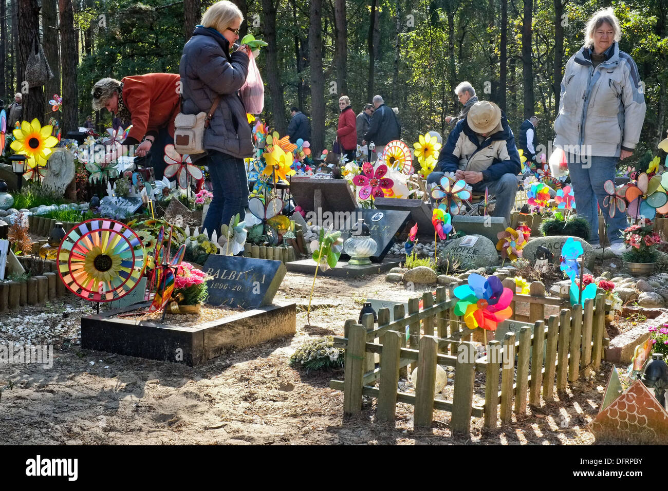 Cemetery dog hi-res stock photography and images - Alamy