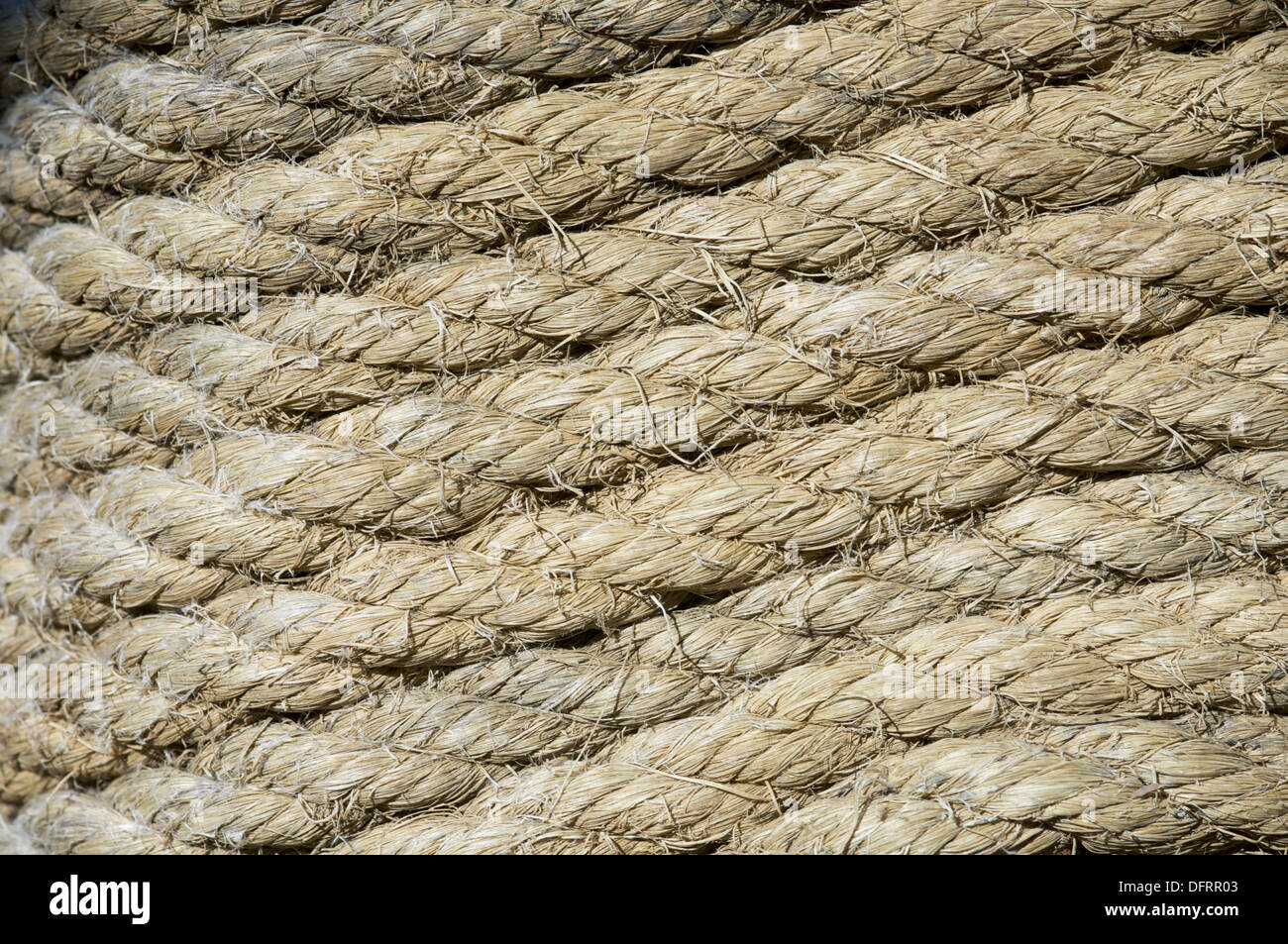 Rope around a pole hi-res stock photography and images - Alamy