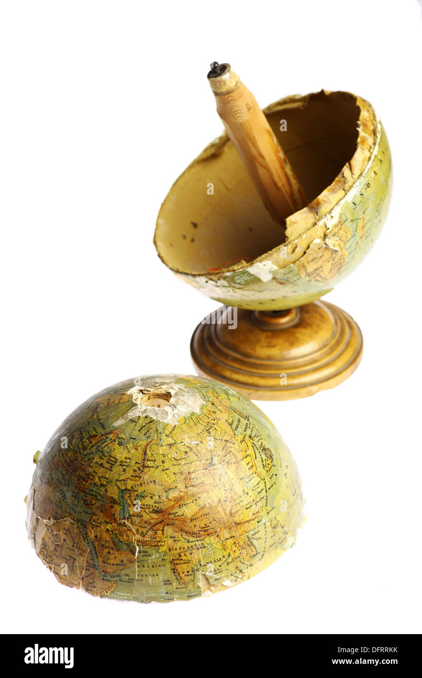 Broken map of world globe hi-res stock photography and images - Alamy