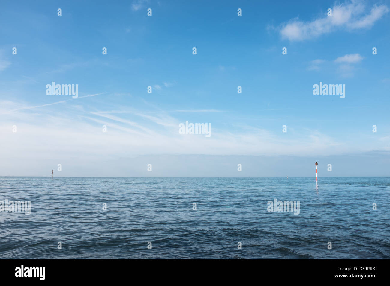 Calm sea and blue sky hi-res stock photography and images - Alamy