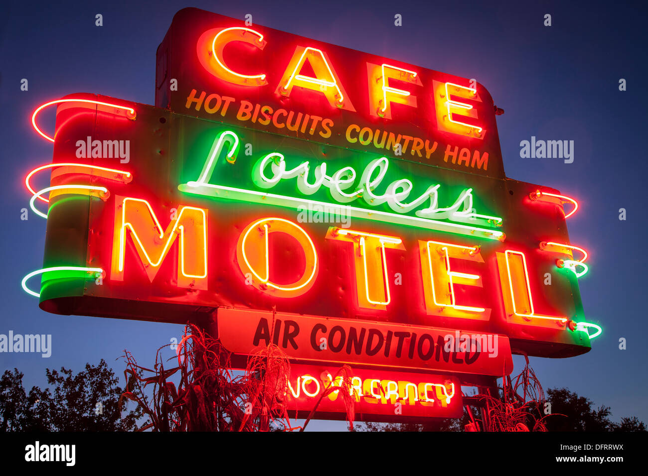 Motel neon sign hi-res stock photography and images - Alamy