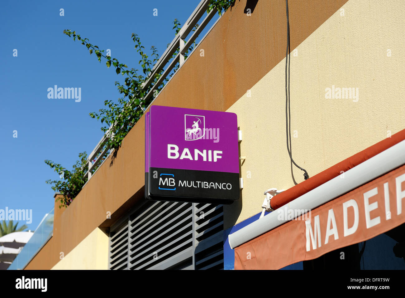 Cash machine sign hi-res stock photography and images - Alamy