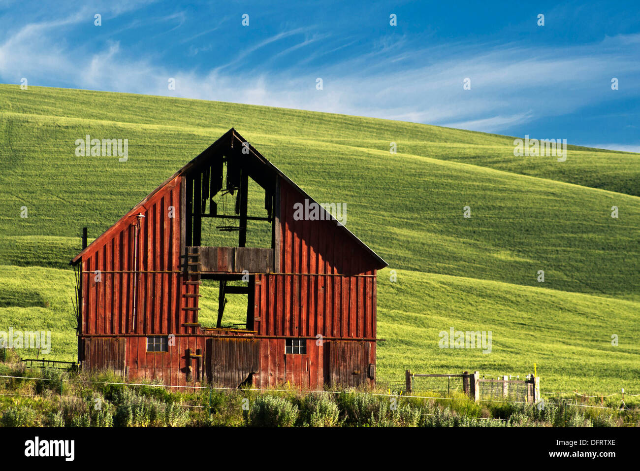 Barley Barn High Resolution Stock Photography and Images - Alamy