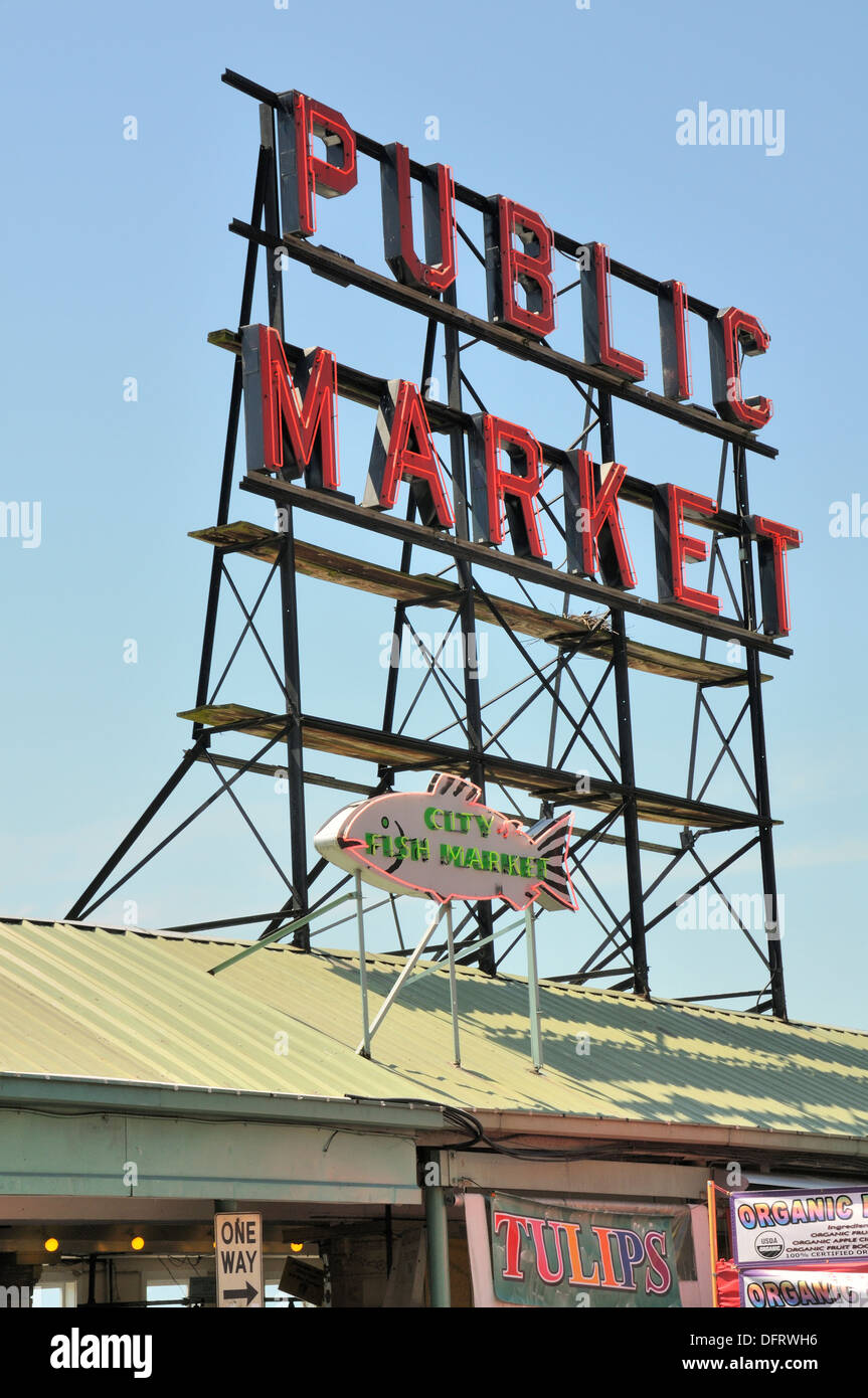 A famous landmark sign above Pike Place Market in Seattle, Washington ...