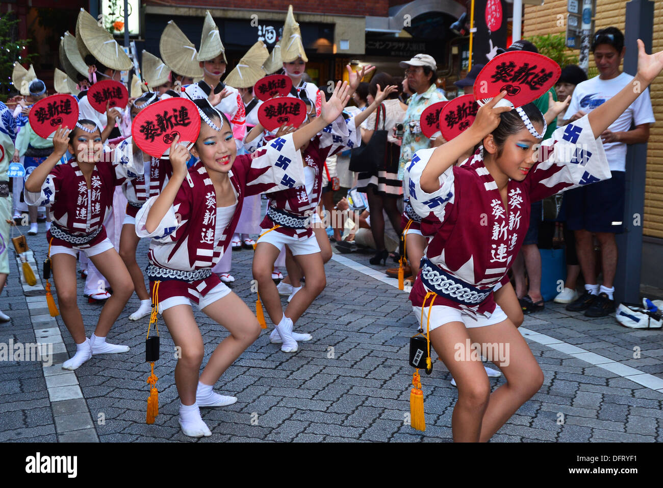 Japanese children dance hi-res stock photography and images - Alamy