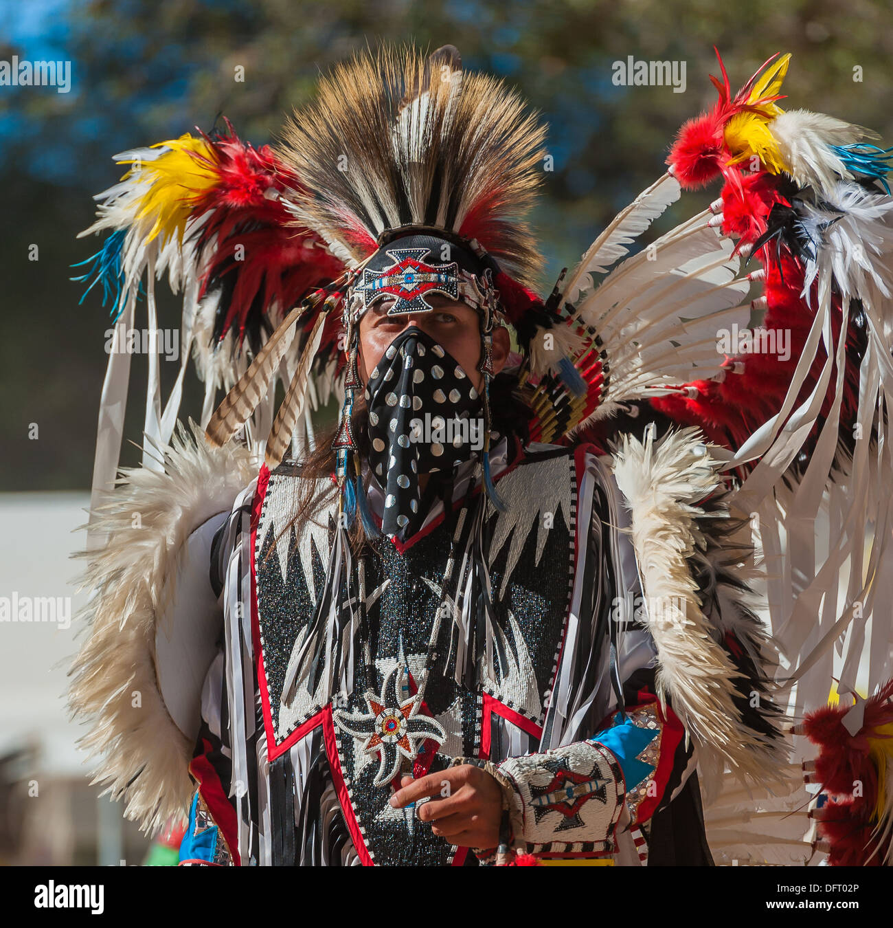 Chumash native american regalia headdress hi-res stock photography and ...
