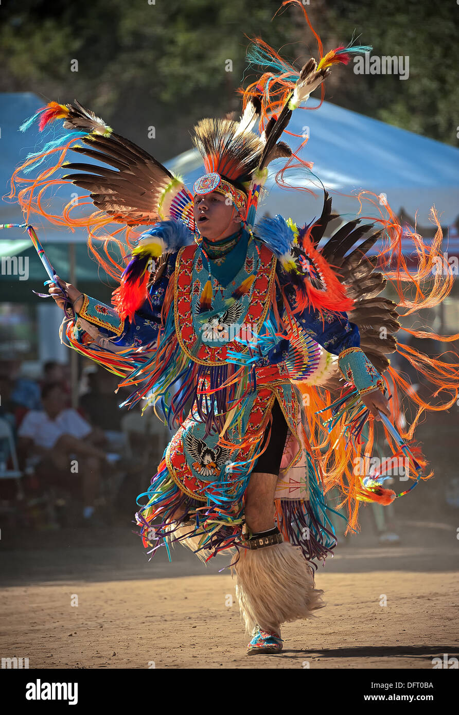 Native american dancing regalia hi-res stock photography and images - Alamy