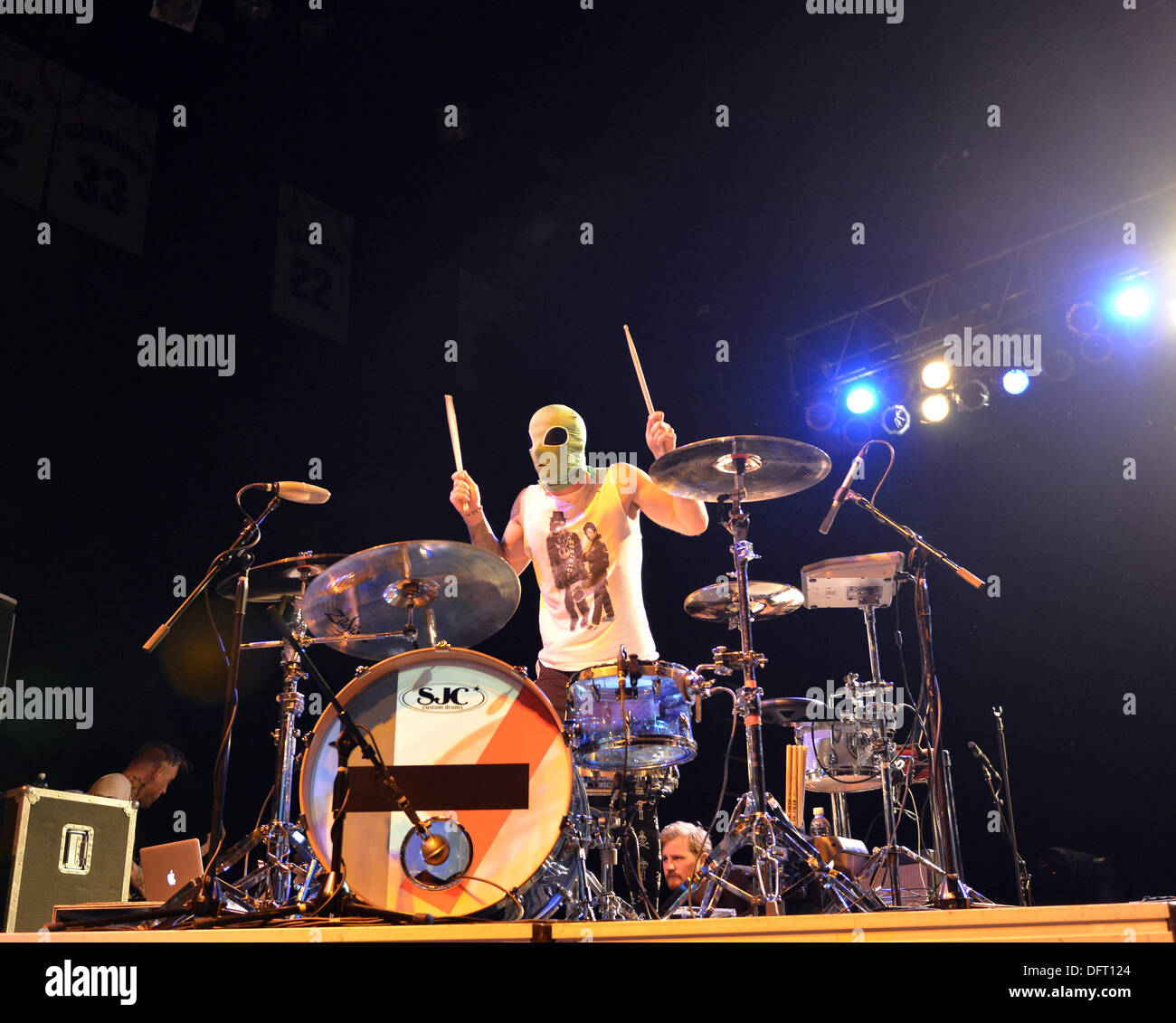 Twenty one pilots vessel hi-res stock photography and images - Alamy