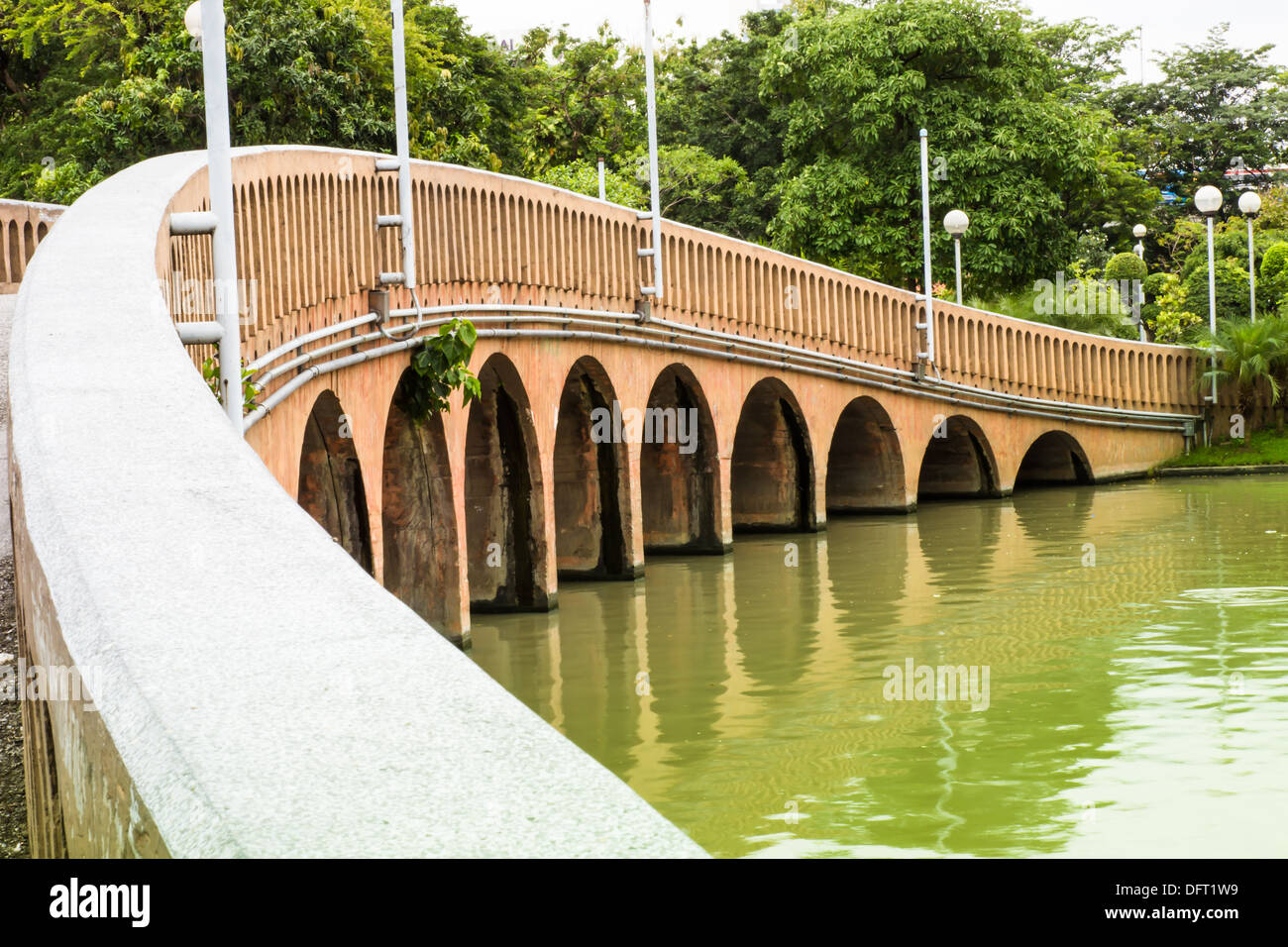 Wall of bridge across the canal at garden Stock Photo - Alamy