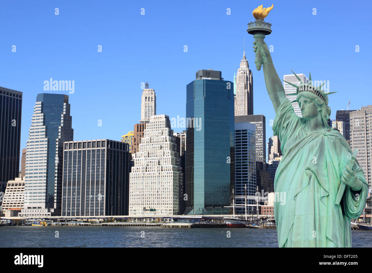 Statue of liberty skyline manhattan hi-res stock photography and images ...