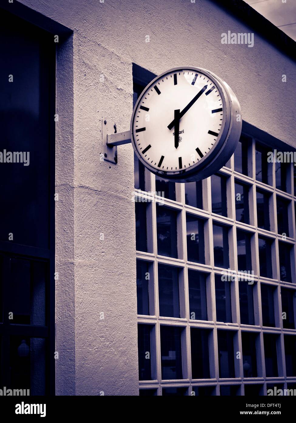 Clock window hi-res stock photography and images - Alamy