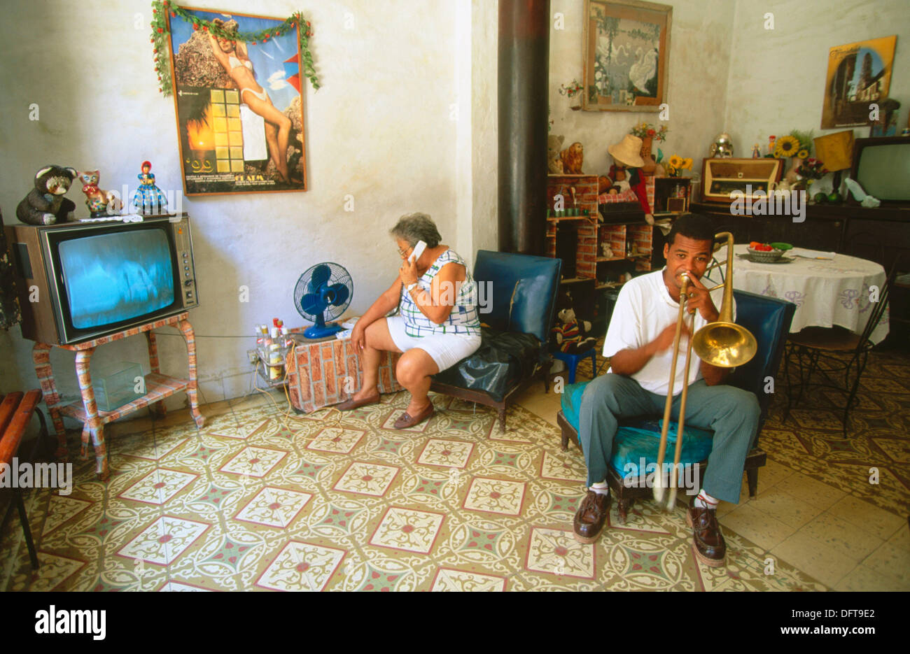 Cuba home interior woman hi-res stock photography and images - Alamy