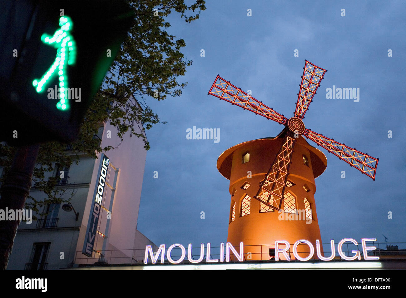 Moulin rouge nightclub hi-res stock photography and images - Alamy