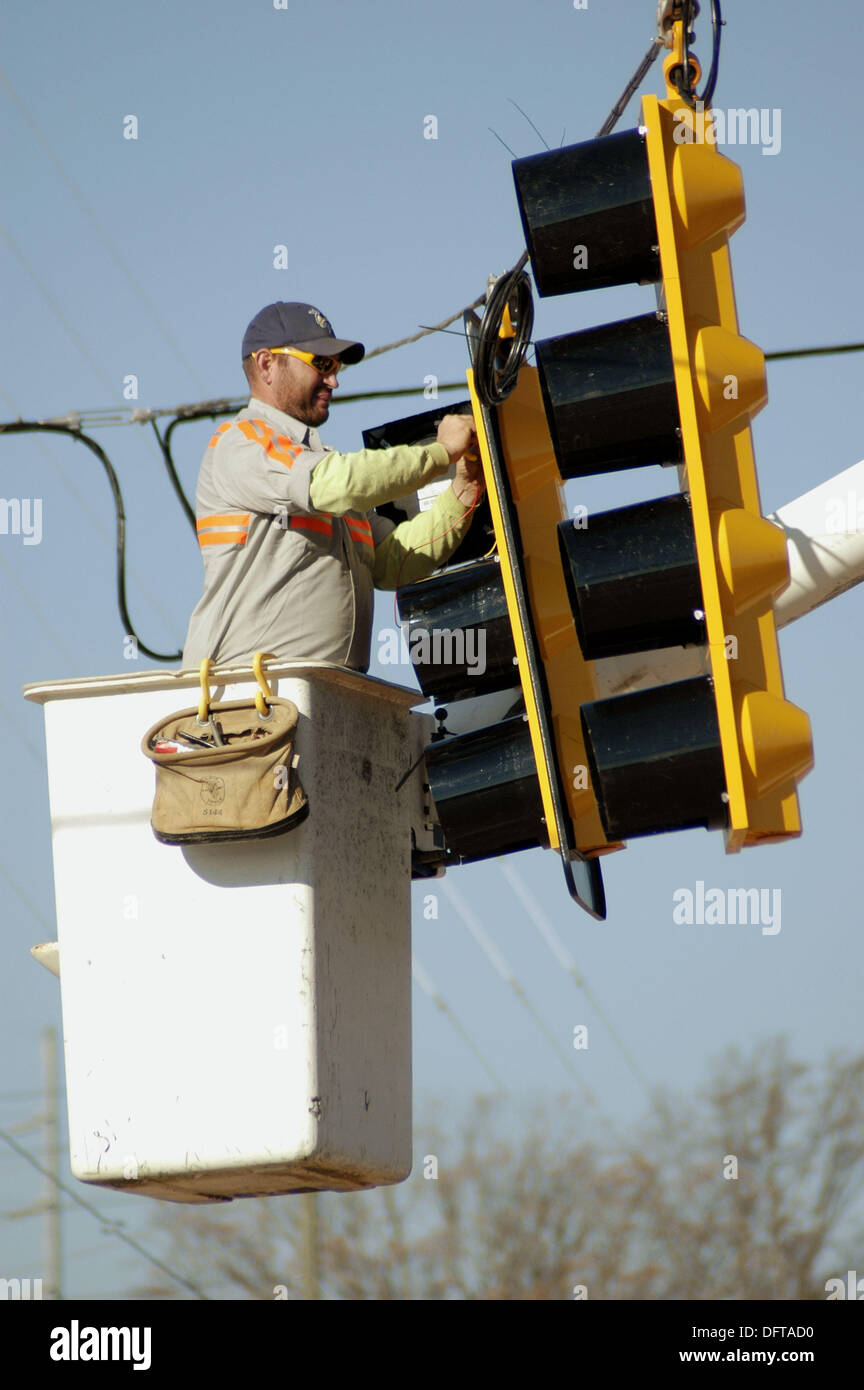 Fixing traffic signal High Resolution Stock Photography and Images - Alamy