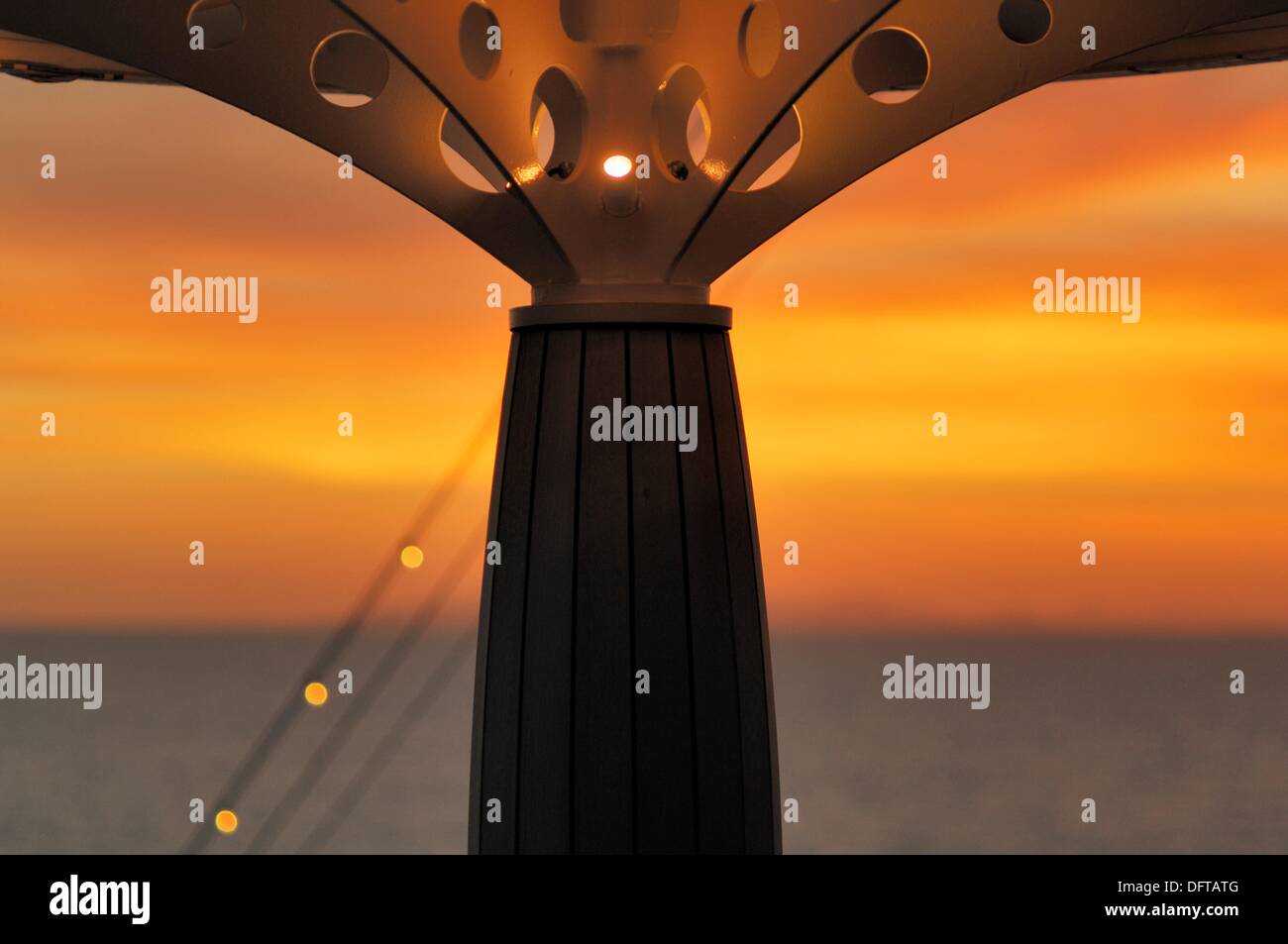 Metal on ship beams hi-res stock photography and images - Alamy