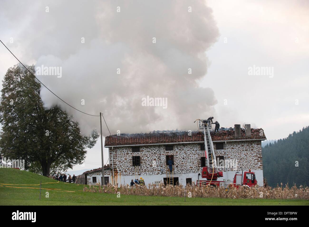 Farmer house hi-res stock photography and images - Alamy