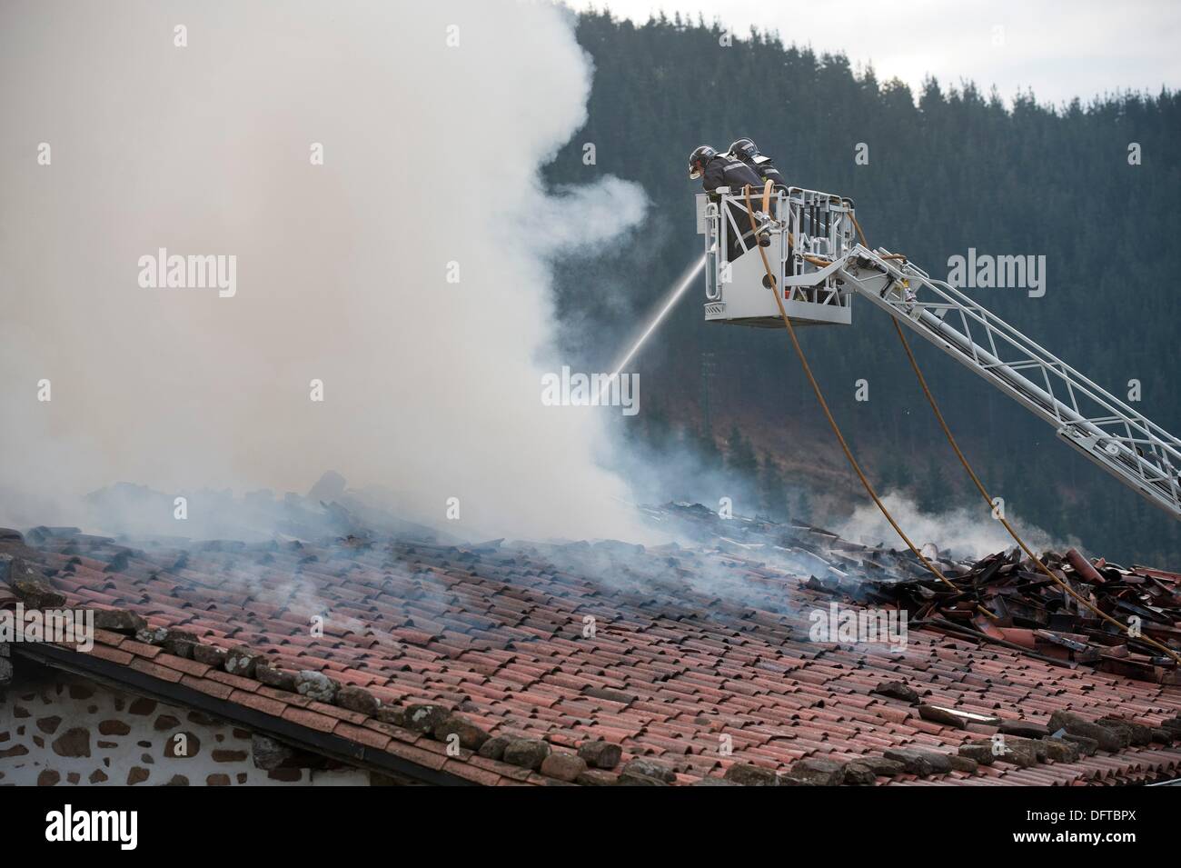 Farmer house hi-res stock photography and images - Alamy