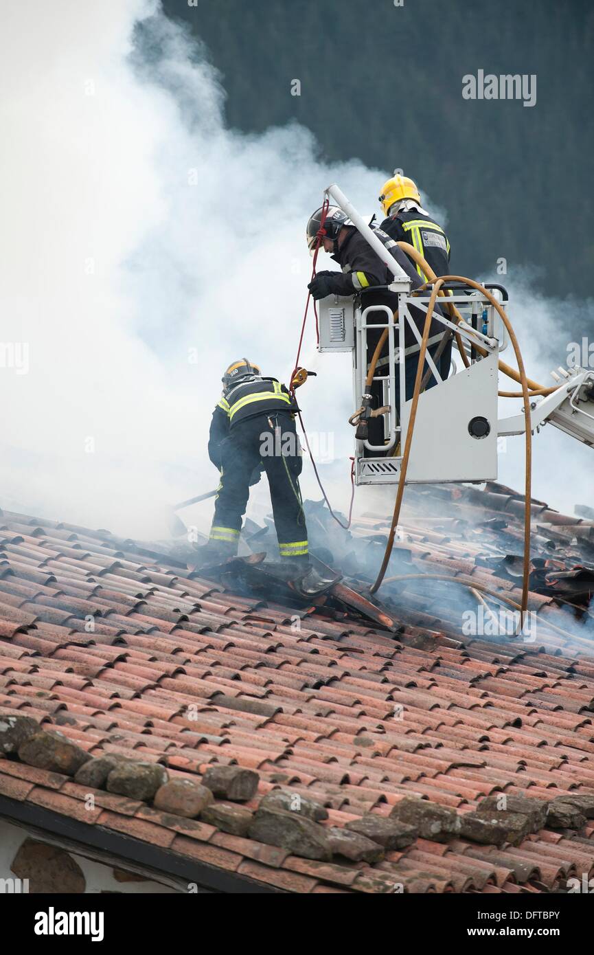 Farmer house hi-res stock photography and images - Alamy