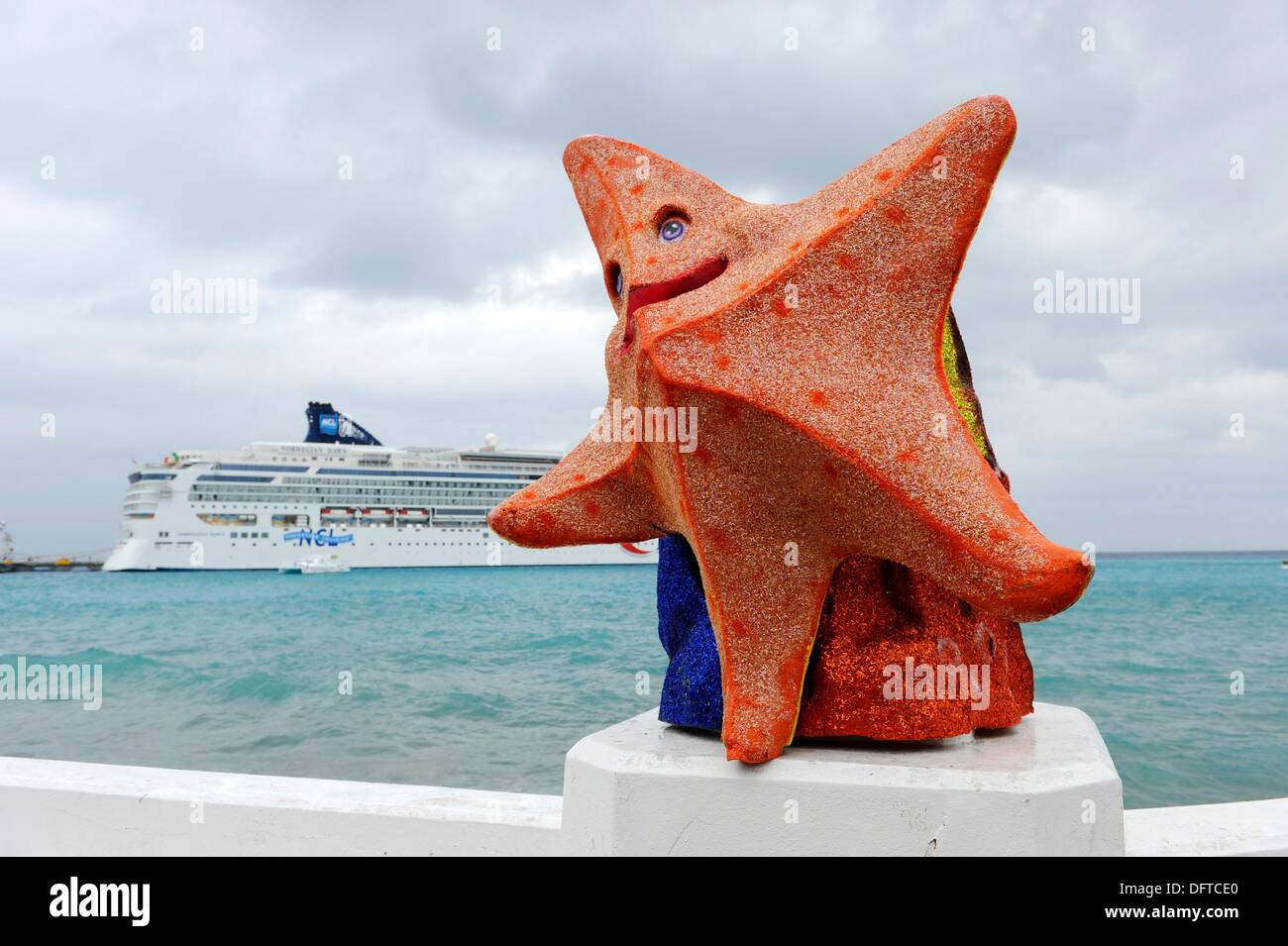 Plaster cast statues hi-res stock photography and images - Alamy