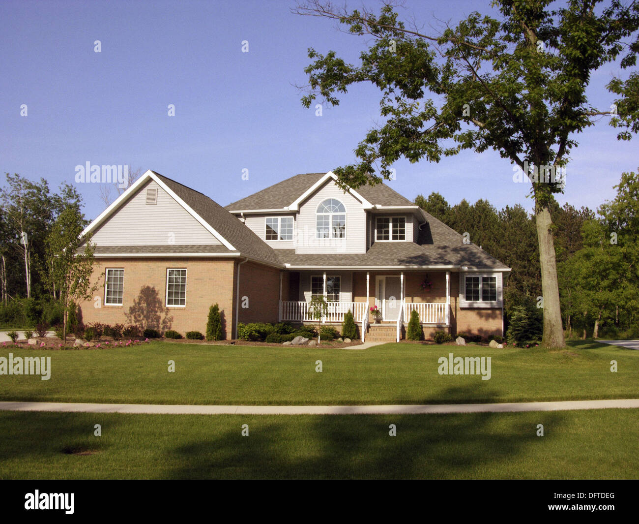 Middle class home hi-res stock photography and images - Alamy