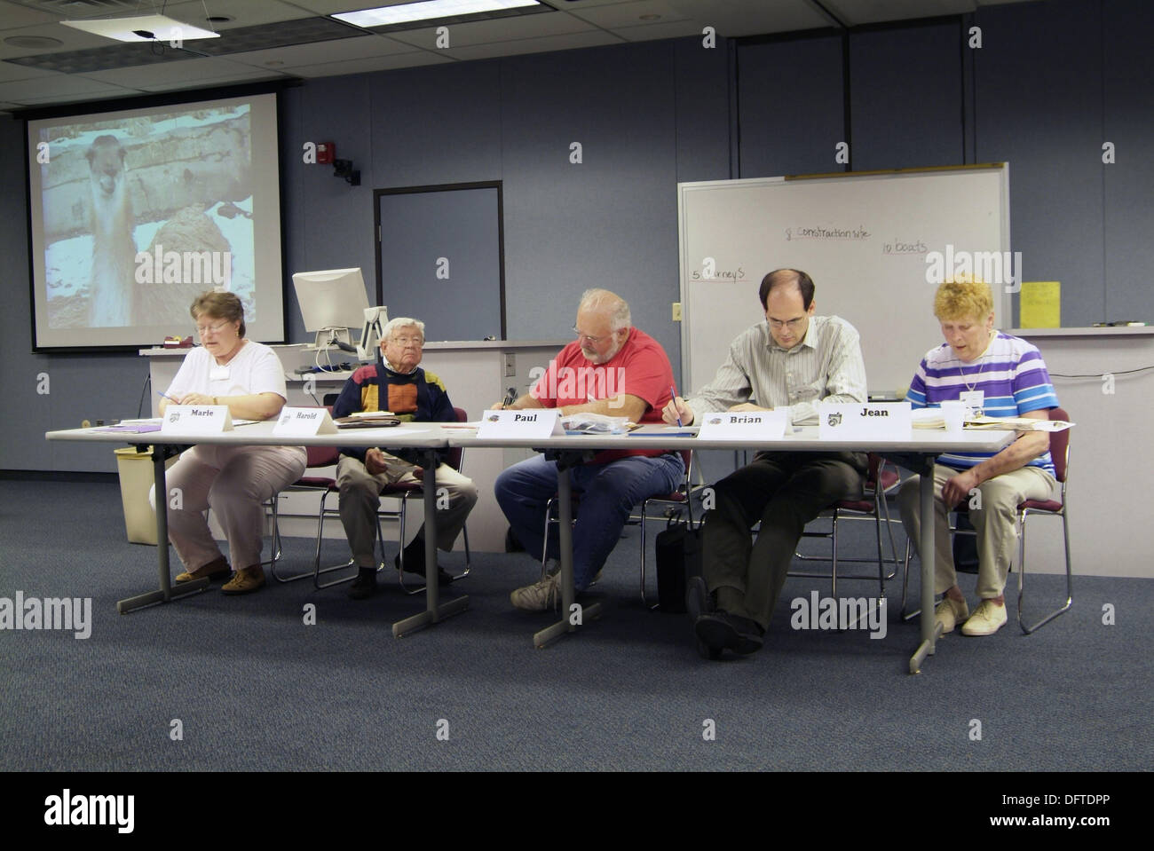 Group business meeting power point hi-res stock photography and images ...