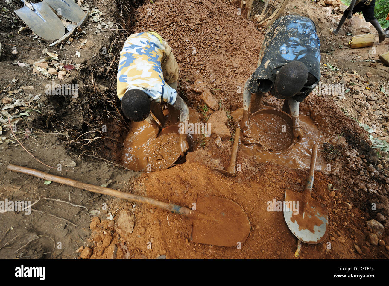 Coltan miners hi-res stock photography and images - Alamy