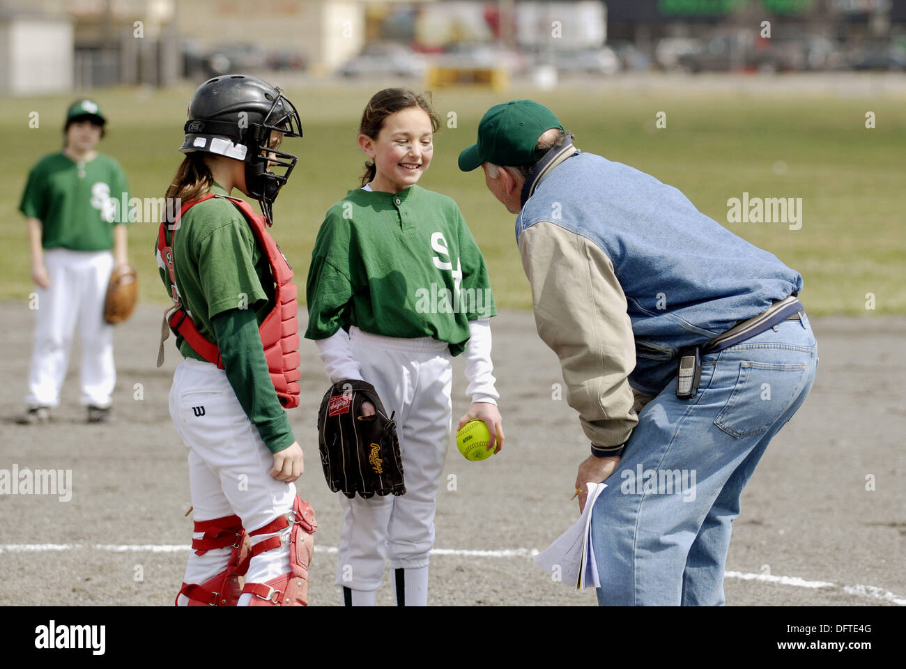 Girls softball team and coach hi-res stock photography and images - Alamy
