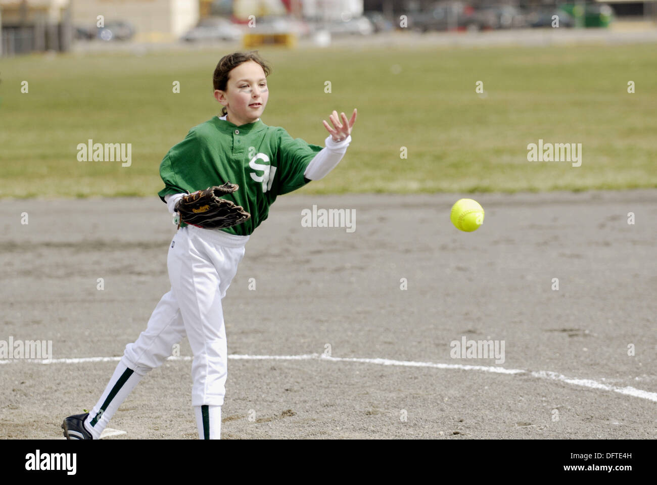 Girls softball team and coach hi-res stock photography and images - Alamy