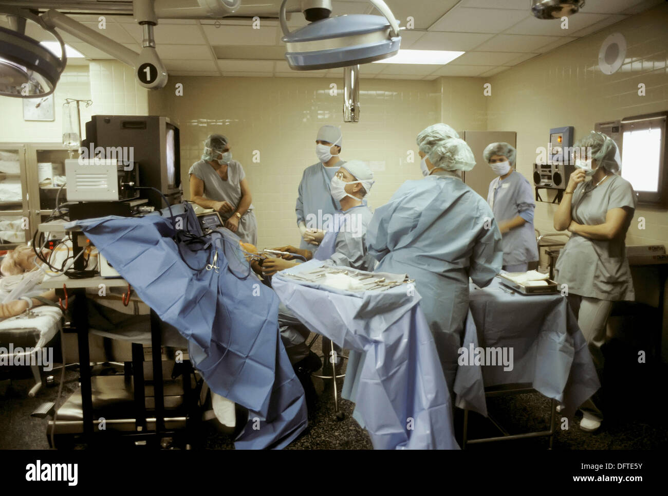 Surgeon performs operation hi-res stock photography and images - Alamy