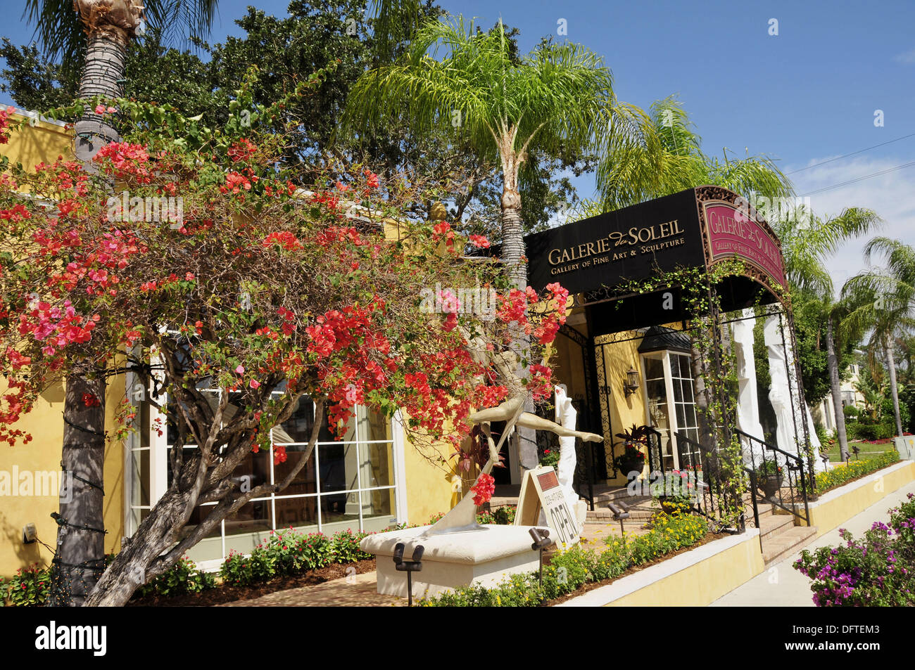 Naples Florida Downtown Shopping In Traverse Naples Florida The Plaza ...