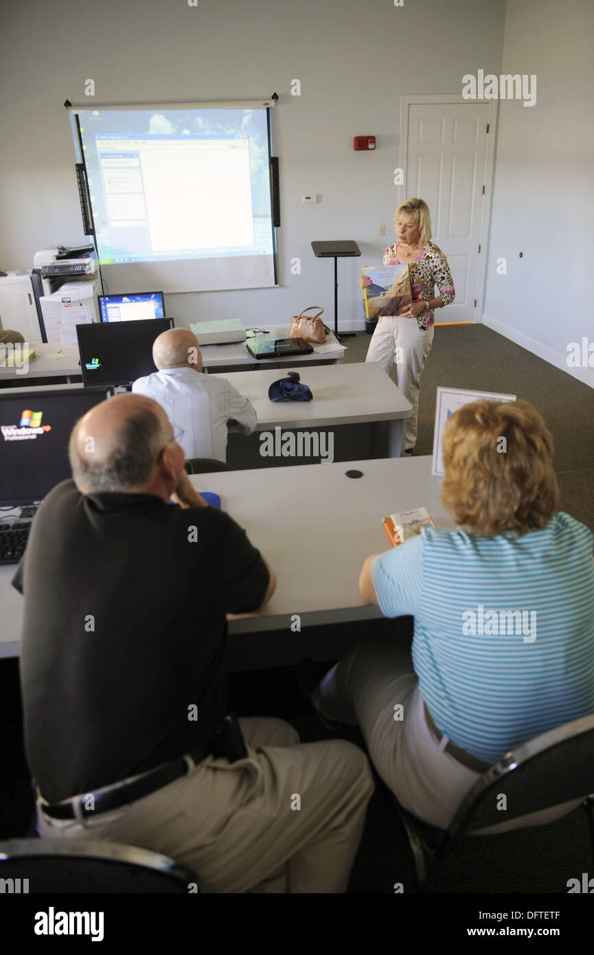 Technology classroom hi-res stock photography and images - Alamy