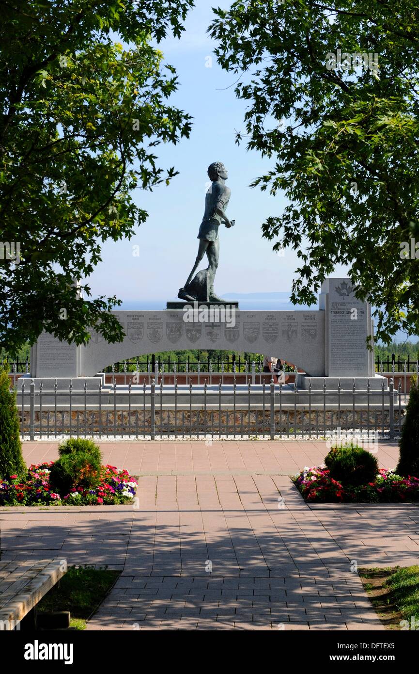 Terry fox memorial monument thunder hi-res stock photography and images ...