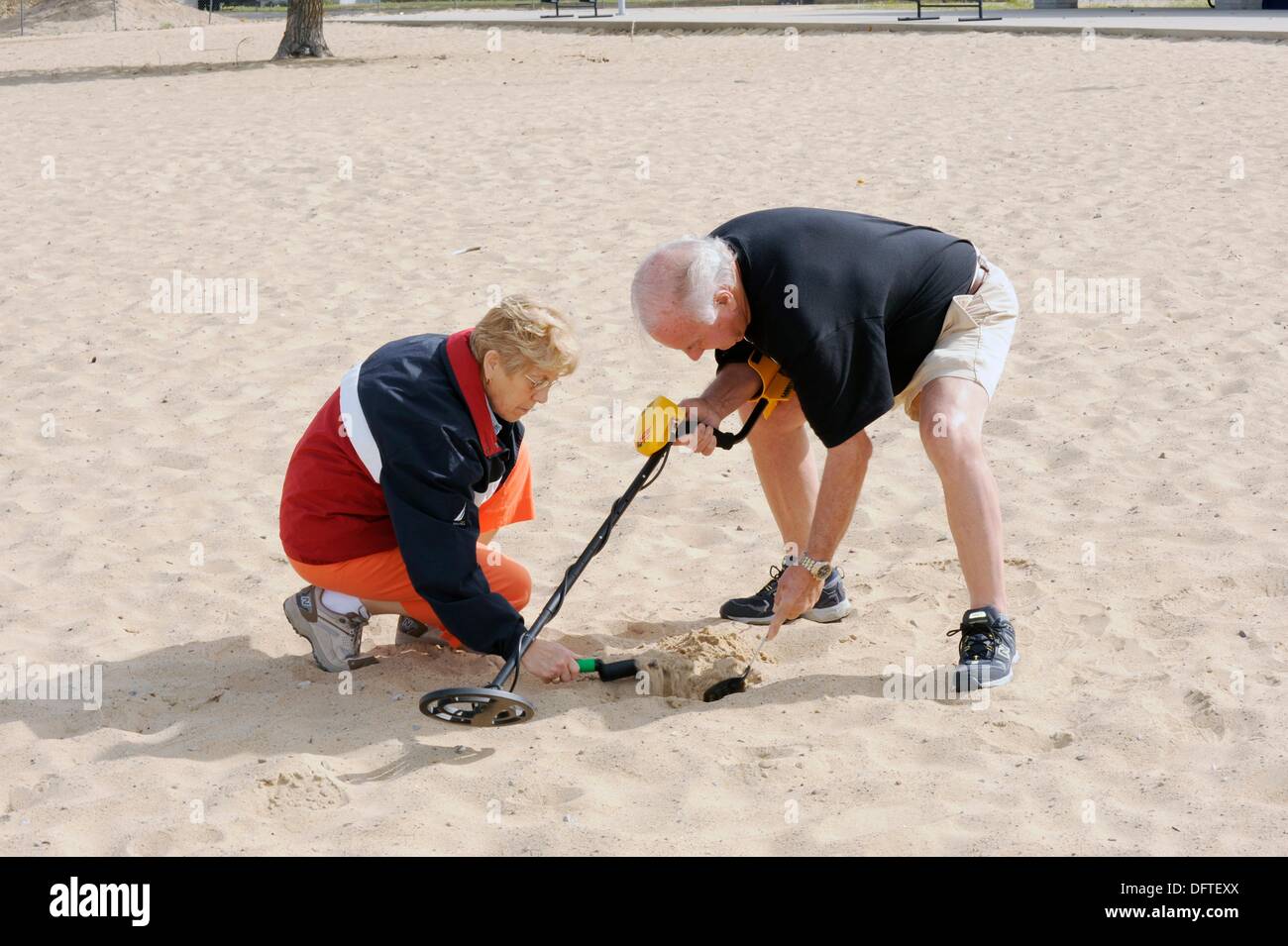 Scour the beach hi-res stock photography and images - Alamy