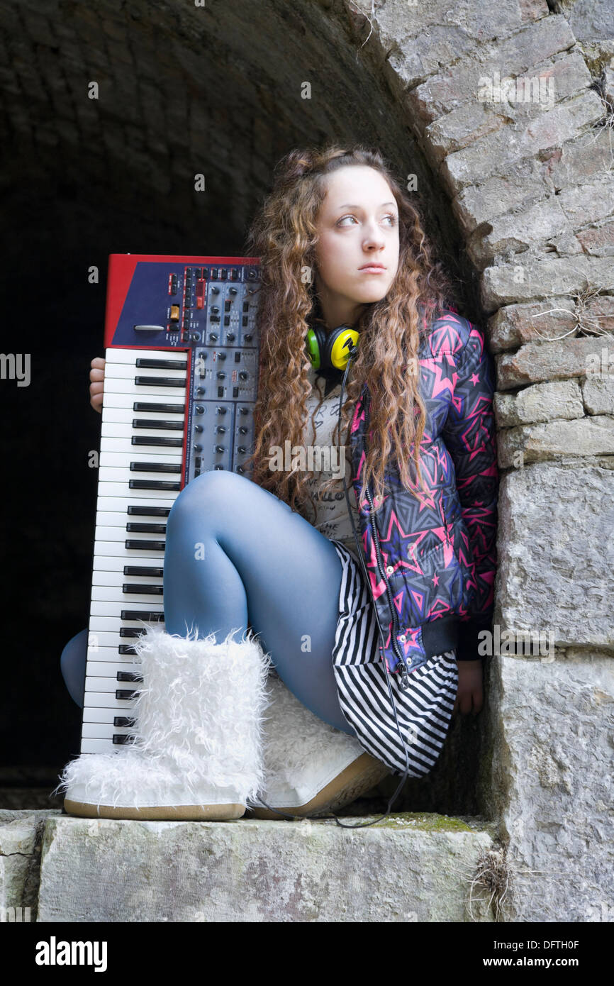 Tired piano keyboard hi-res stock photography and images - Alamy