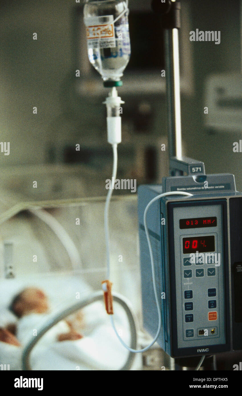 Iv drip newborn hi-res stock photography and images - Alamy