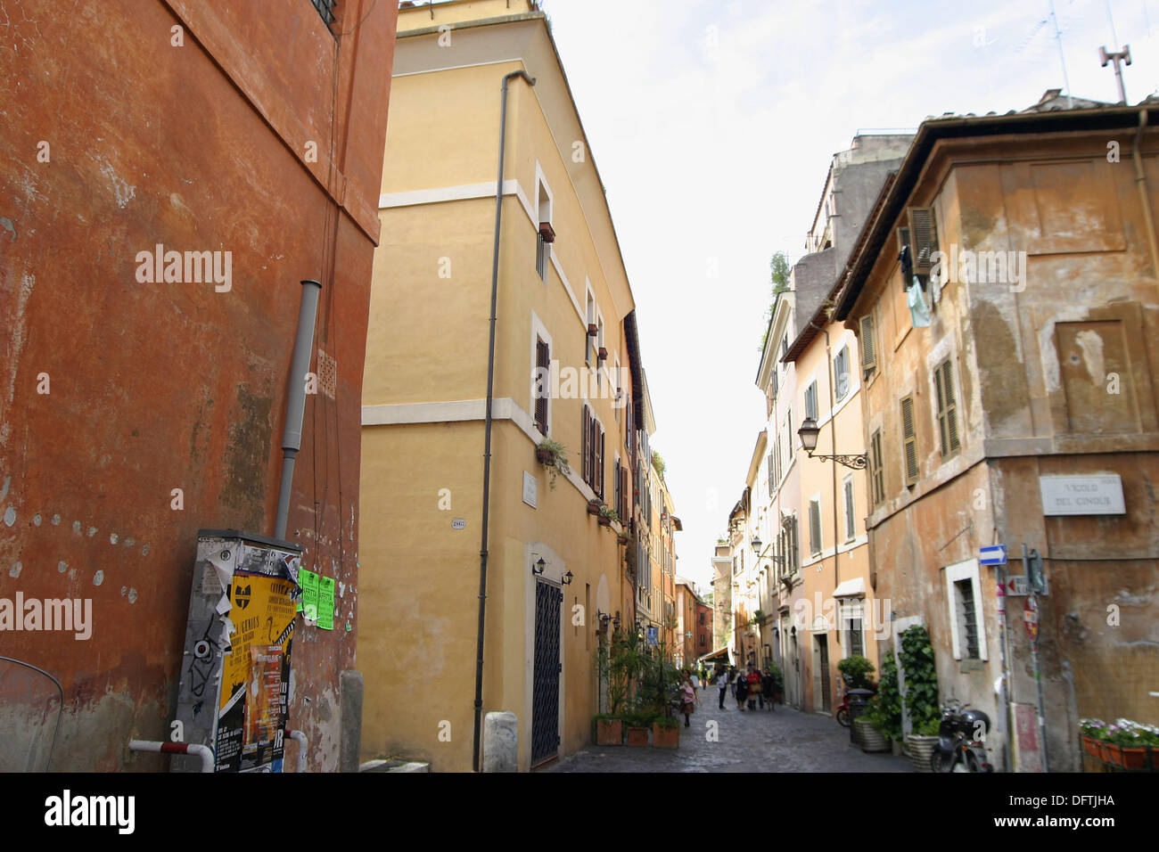 Via della scala trastevere rome hi-res stock photography and images - Alamy