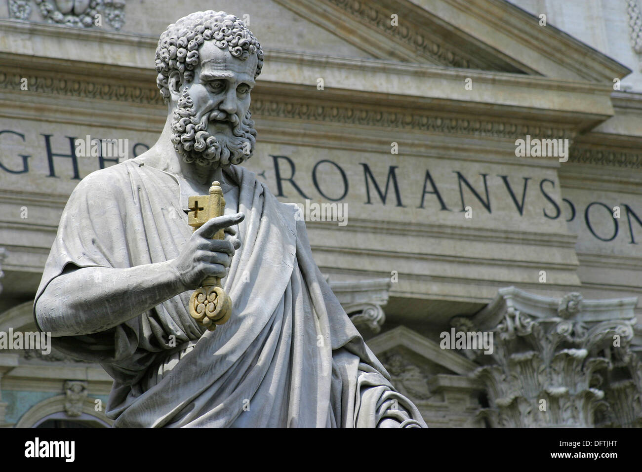 St peter s basilica statue hi-res stock photography and images - Alamy