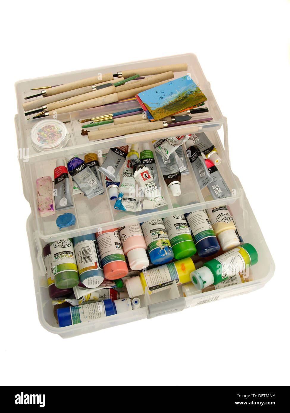 Artists paints hi-res stock photography and images - Alamy