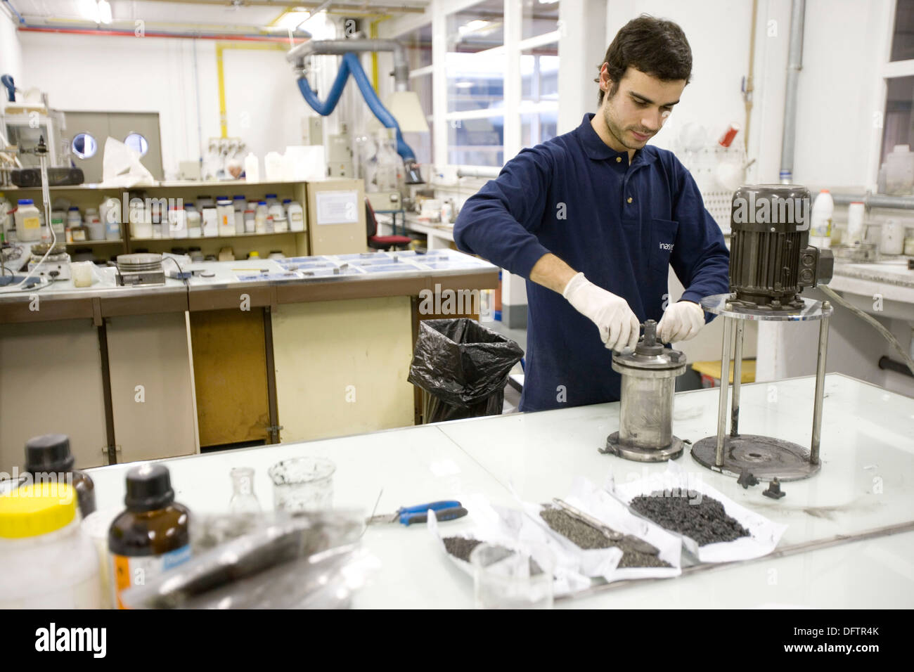 Materials test laboratory hi-res stock photography and images - Alamy