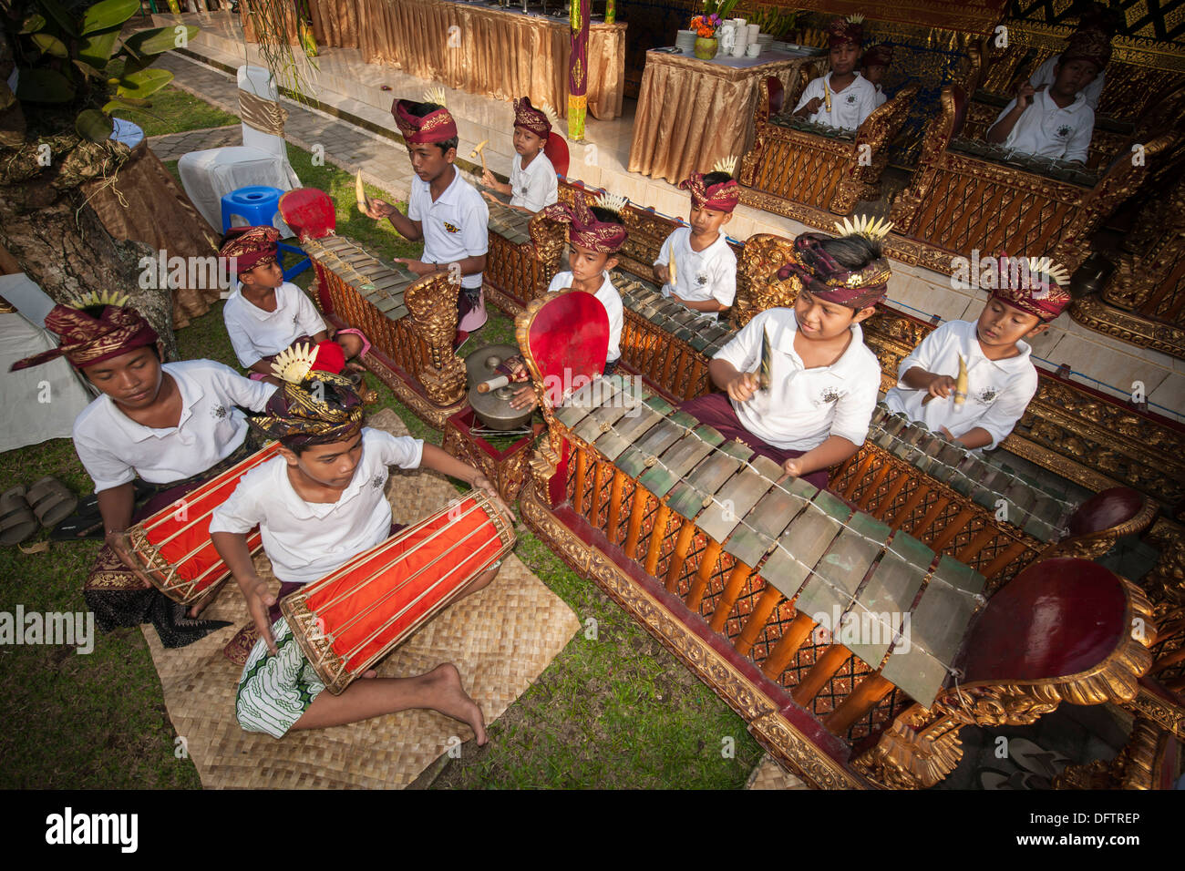 Indonesia bali gamelan traditional indonesian hi-res stock photography ...