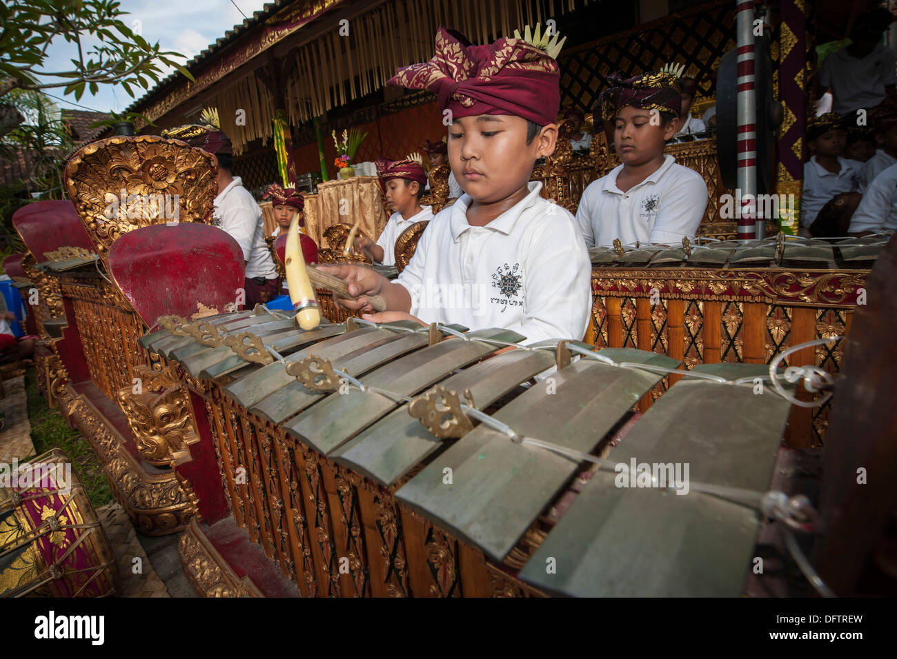 Indonesia bali gamelan traditional indonesian hi-res stock photography ...