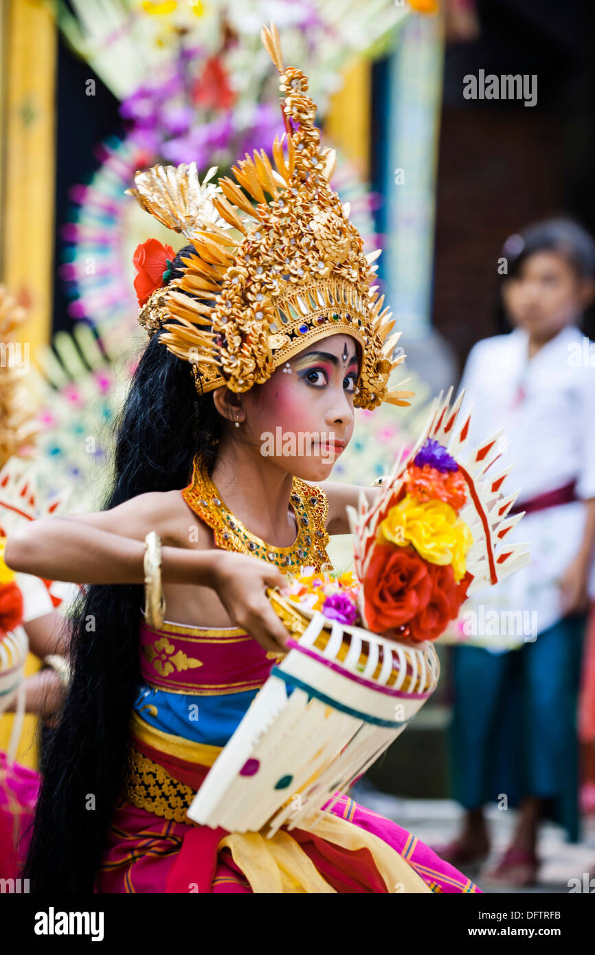 Girl during a Barong dance, Ubud, Bali, Indonesia Stock Photo - Alamy