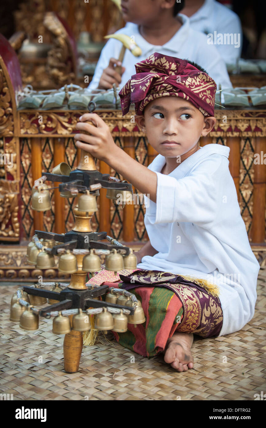 Indonesia bali gamelan traditional indonesian hi-res stock photography ...