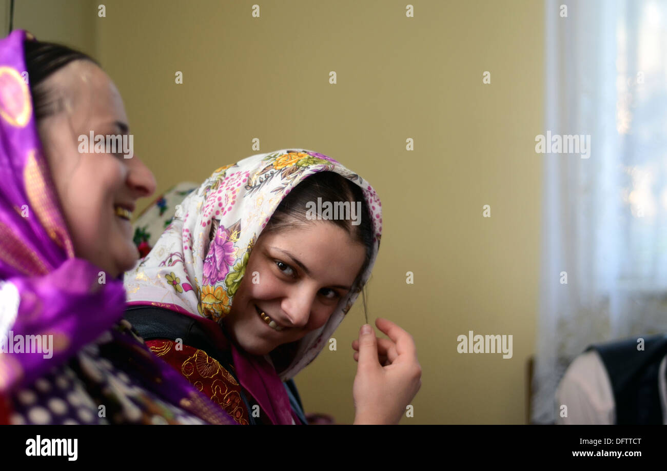 Roma traditional dress hi-res stock photography and images - Alamy