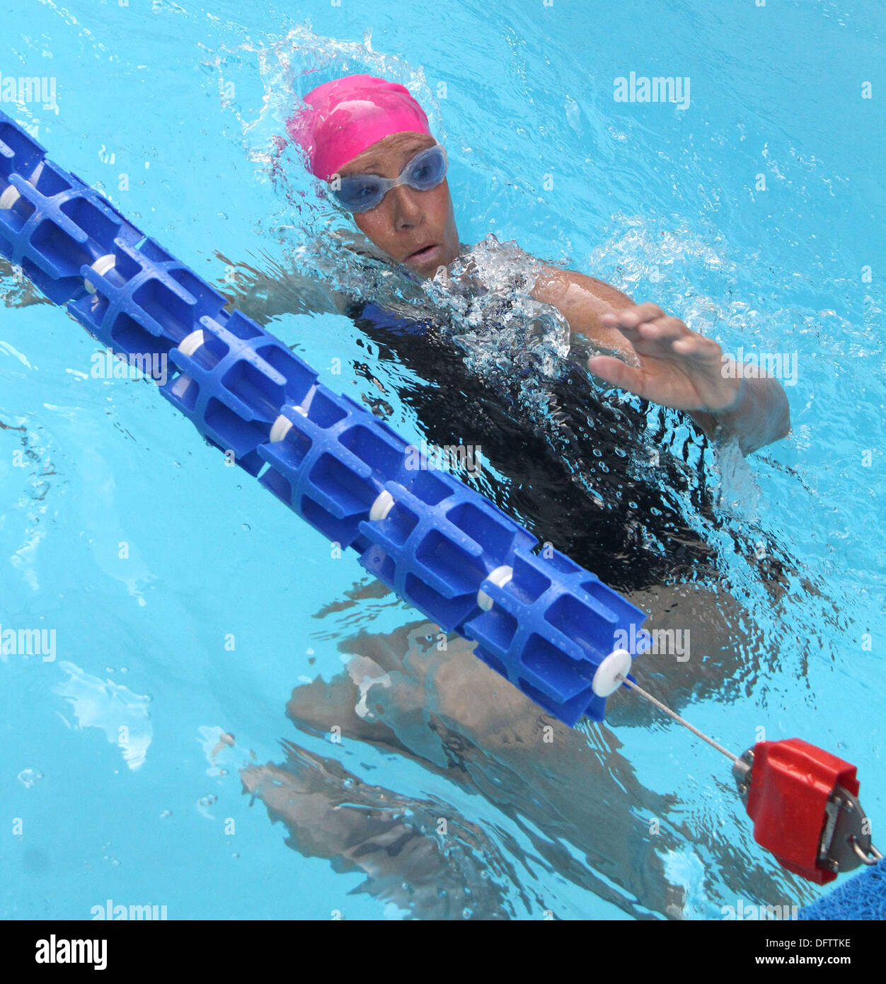 New York, New York, USA. 8th Oct, 2013. Swimmer DIANE NYAD attempts to ...